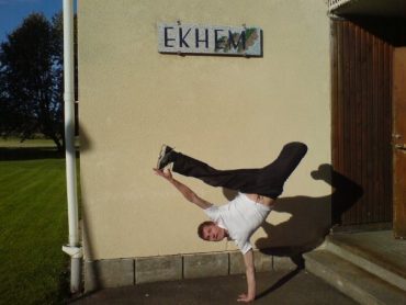 What are Freezes in breakdancing?