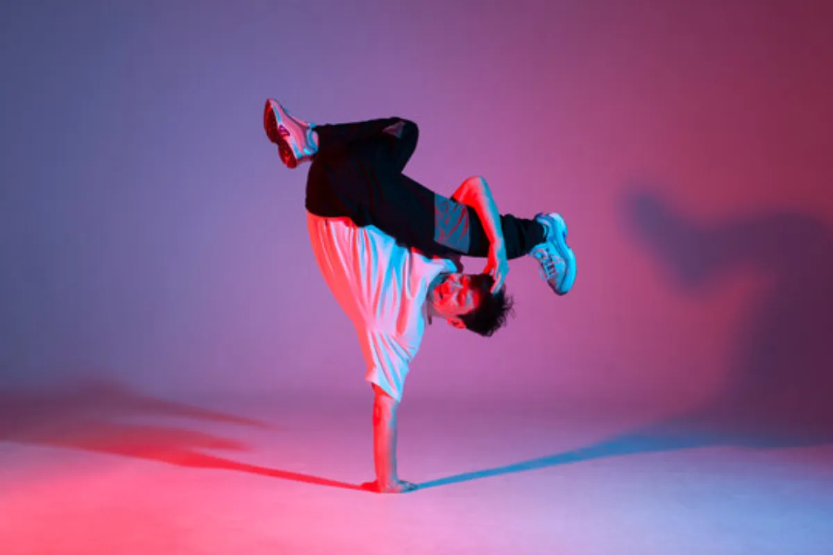 Principles of Breakdancing: Mastering B-Boying and B-Girling