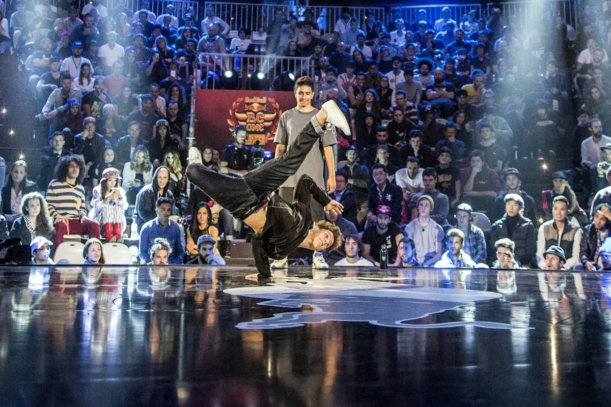 The Art of Battle: Breaking Competition Strategies